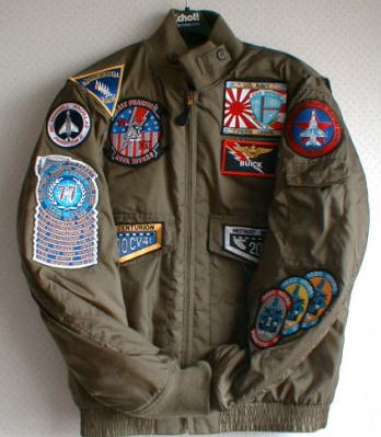 右ポケット：ミッドウェイ着艦